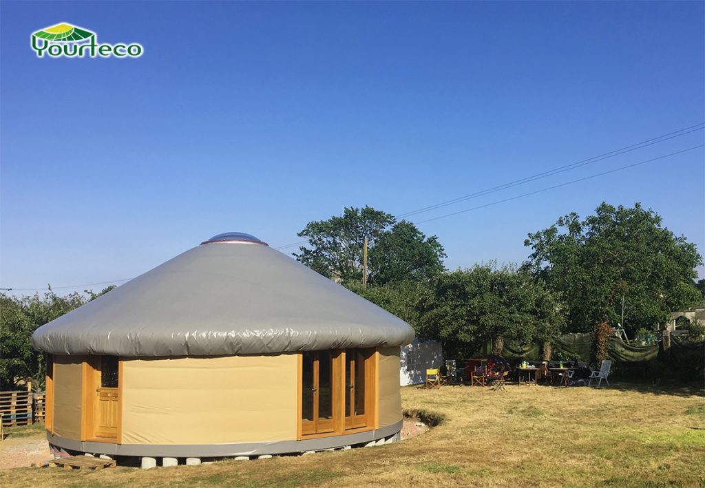 Photographies de yourtes contemporaines d'habitation